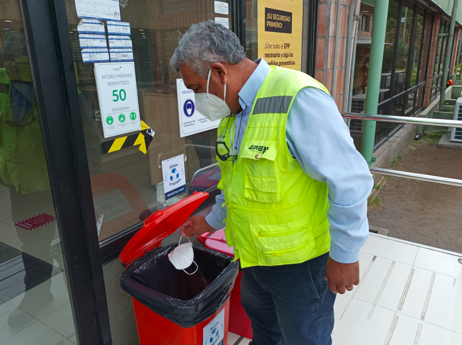 Empresa y universidad reciclan 4 toneladas de mascarillas | Página V
